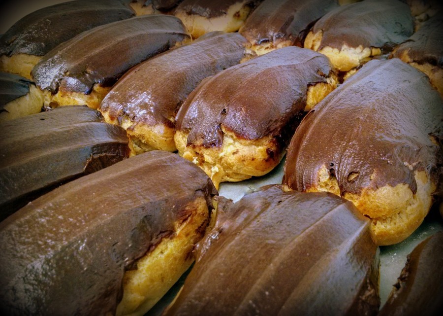 eclair-pan - Orland Park Bakery