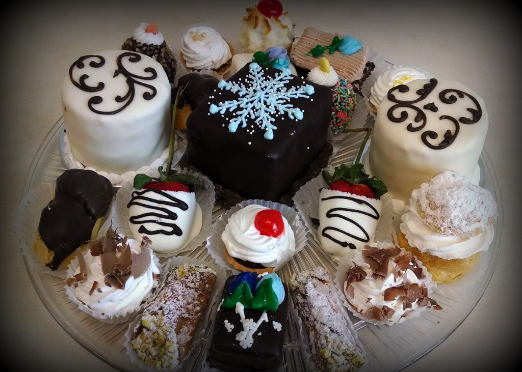 mini-pastry-tray - Orland Park Bakery